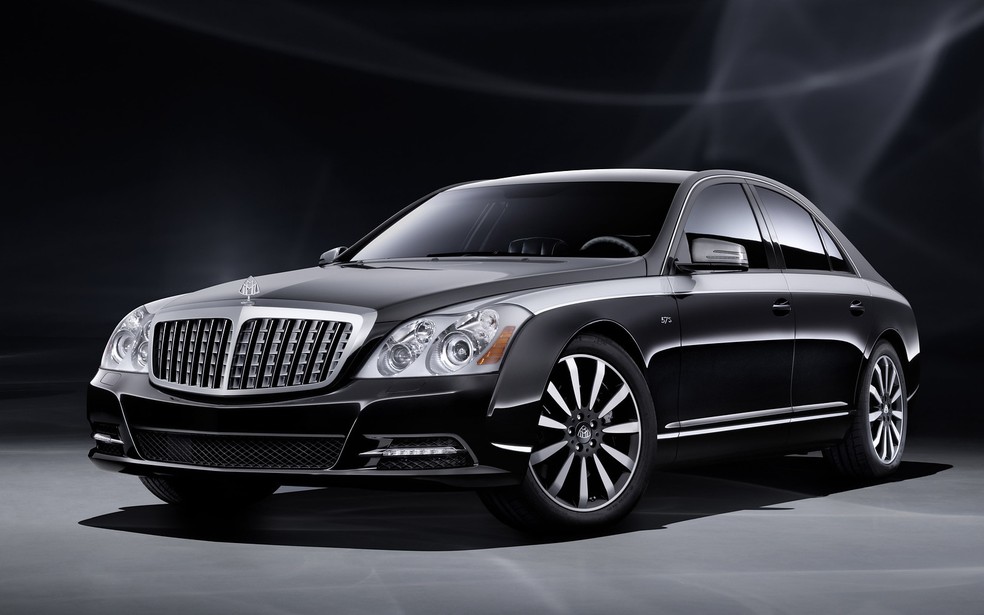 LeBron James gasta fortuna em esportivos de Porsche, Ferrari e Lamborghini