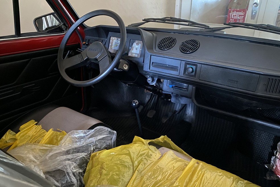 Fiat 147 mantido 0 km há 40 anos viraliza nas redes e é xodó de ex-senador