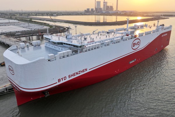 BYD traz 7 mil carros ao Brasil usando maior navio de carga do mundo