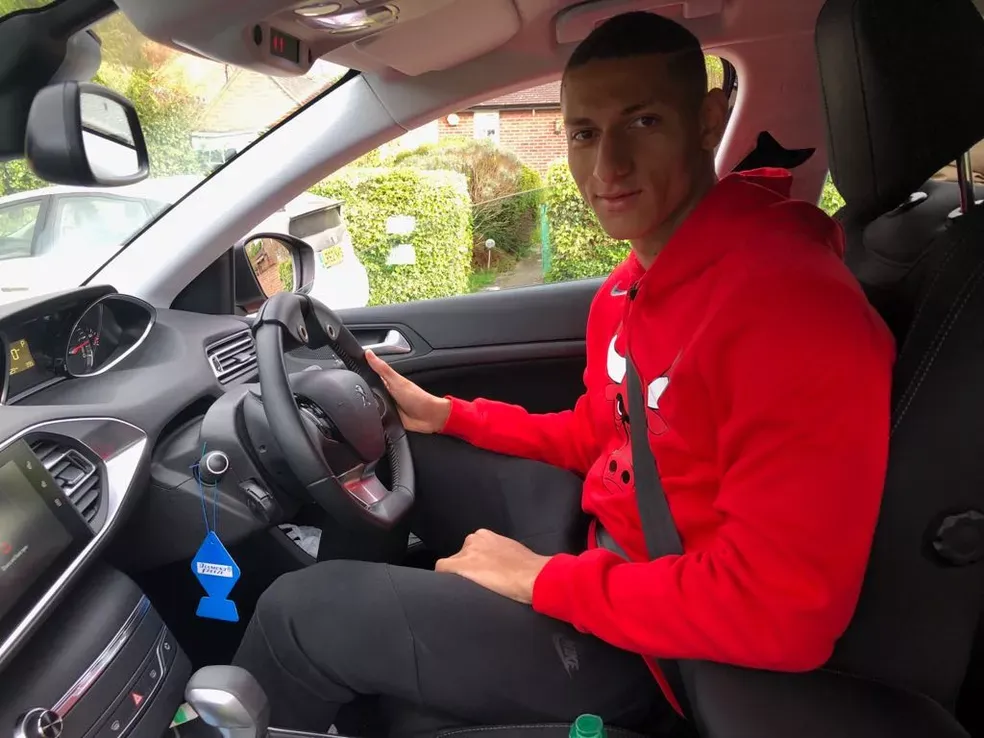 Richarlison curte carrões, mas tenta tirar carteira de motorista desde ...
