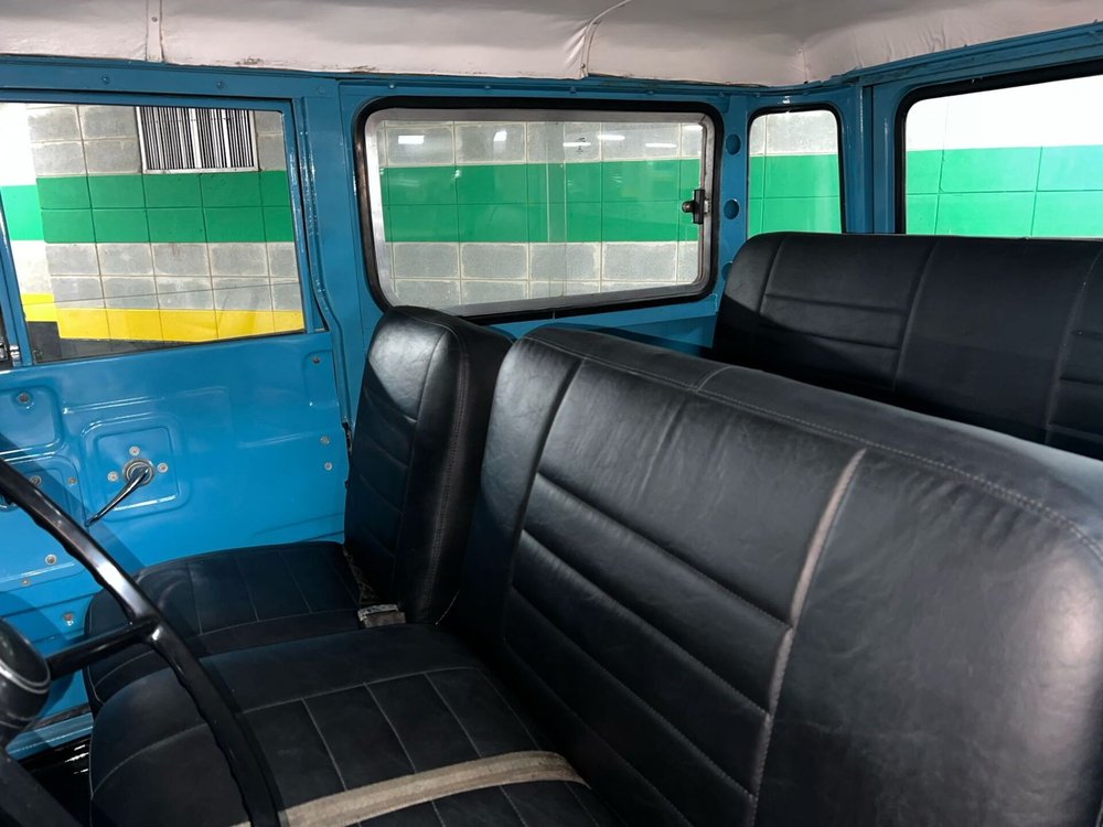 Achado usado: Toyota Bandeirante 1978 trabalhou duro e tem preço de Corolla