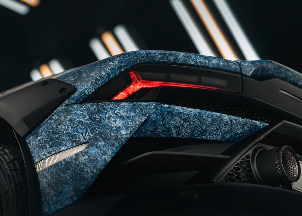 Lamborghini Huracan tem pintura especial que leva 15 dias para ser feita