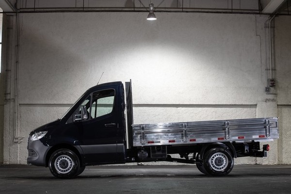 Mercedes apresenta a nova geração da Sprinter, mas vendas só começam em ...