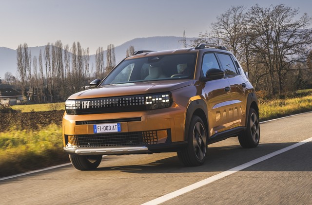 Dona da Fiat contrata 1.500 para fazer Grande Panda e Jeep Avenger no ...