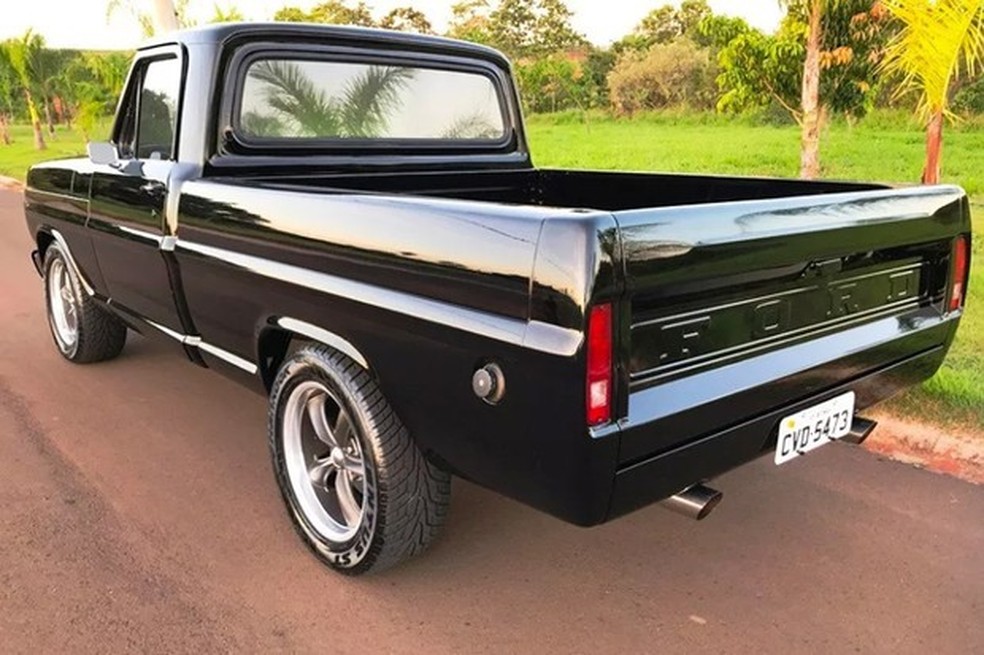 Achamos uma picape Ford F-100 1985 com jeito bandido e motor V8