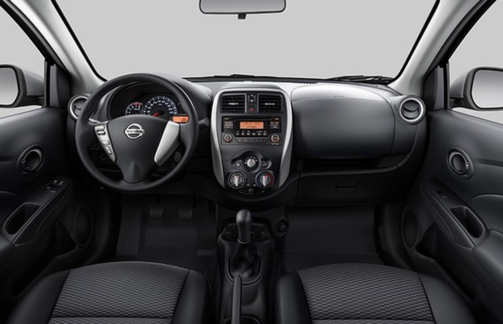 Nissan revela interior do novo Versa