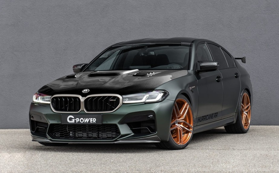 BMW M5 CS preparado tem 900 cv, chega a 333 km/h e vem com rodas douradas