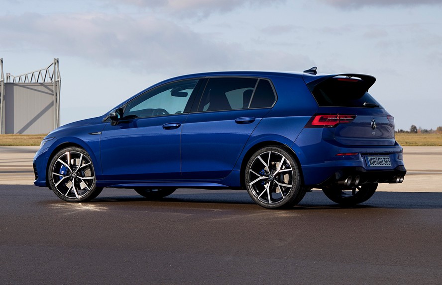 VW corre atrás do prejuízo e 'estuda fortemente' vender Golf R no Brasil