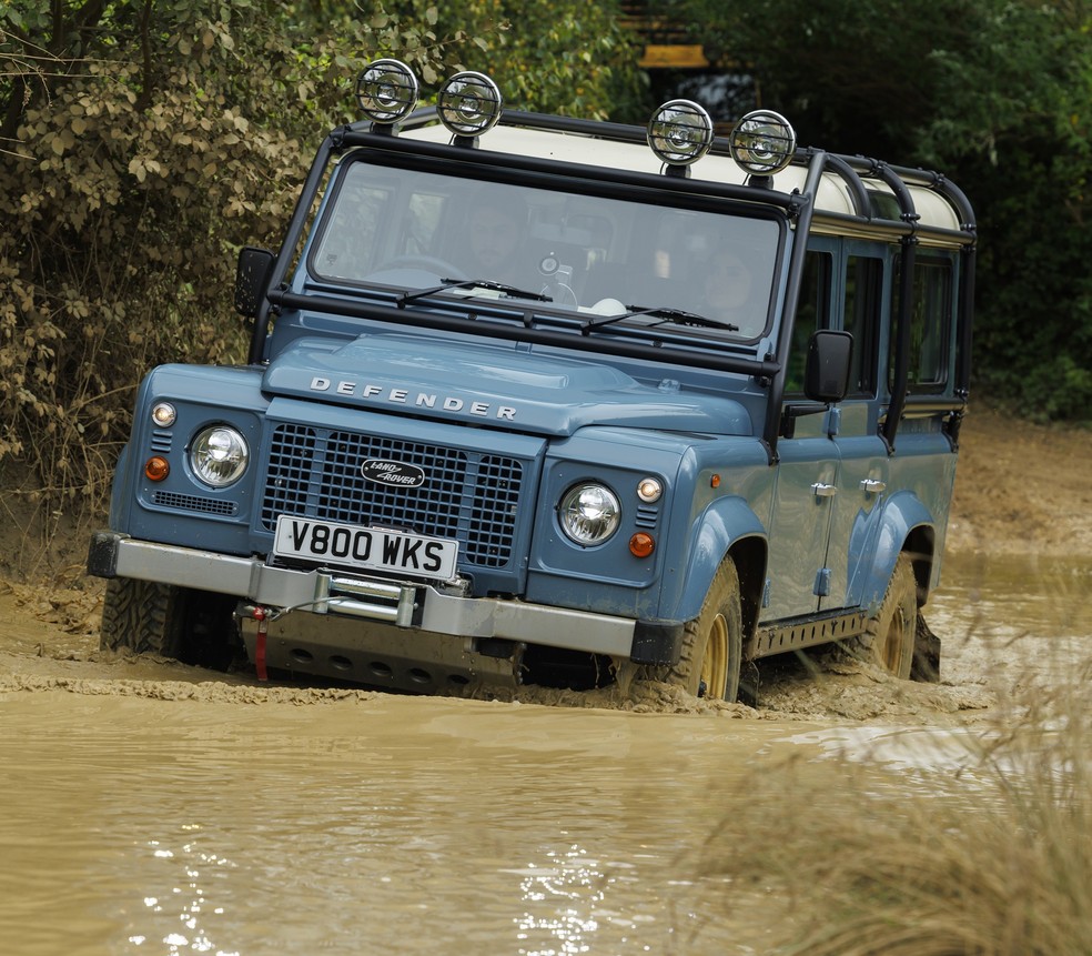 Teste: Land Rover Defender clássico de R$ 1,4 mi tem vida nova com motor V8
