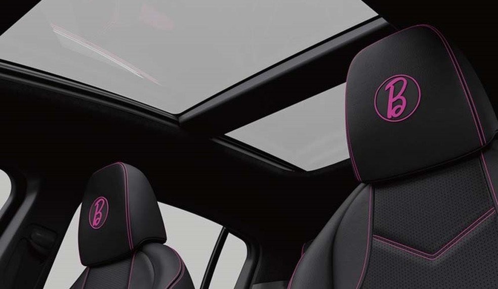 Maserati Grecale da Barbie tem pintura com efeito de arco-íris e motor ...