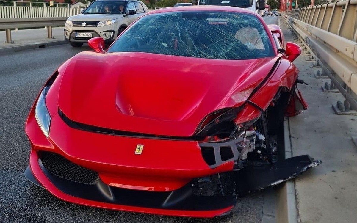 Motorista atinge guardrail e bate Ferrari F8 Tributo de R$ 4,4 milhões ...