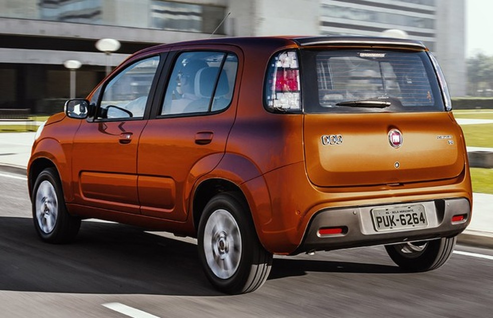 Fiat Uno Evolution encara o teste do start-stop