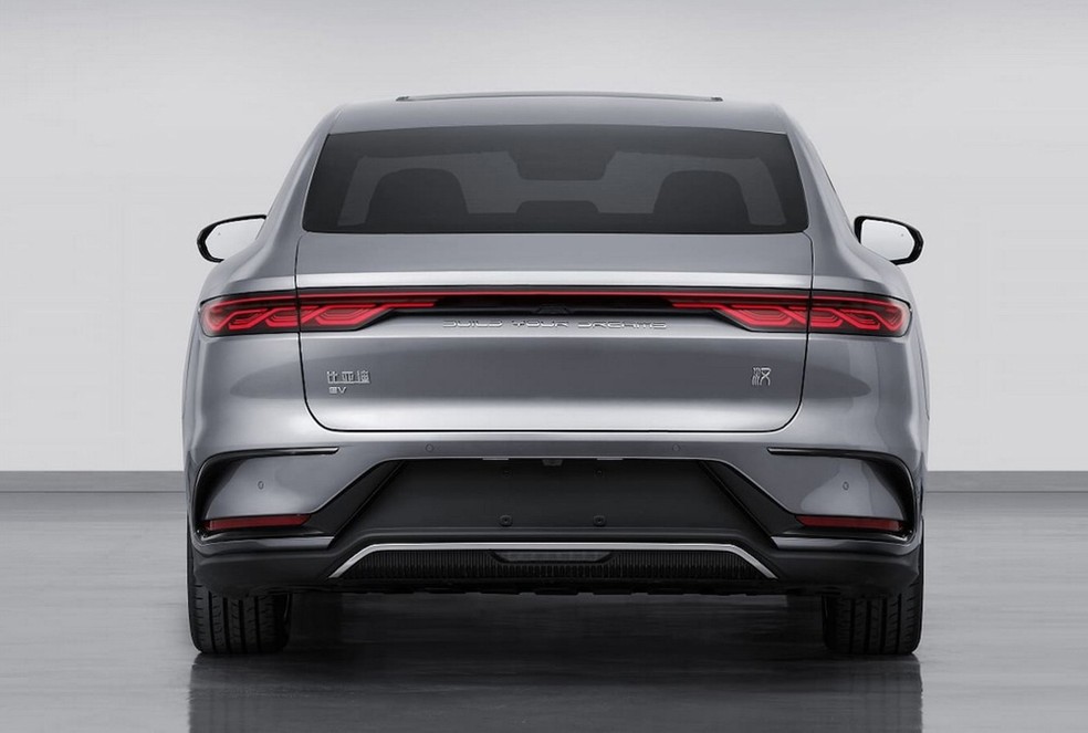 BYD Han é registrado no Brasil com novo visual, mas clientes vão ...