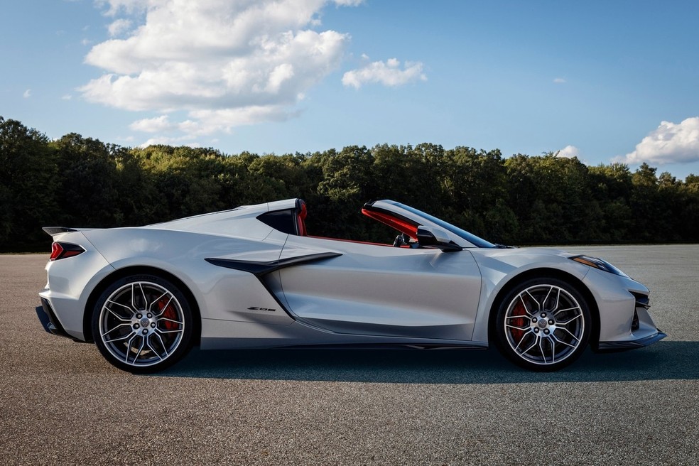 Chevrolet Corvette Z06 2023 traz V8 de 680 cv e é mais rápido que ...