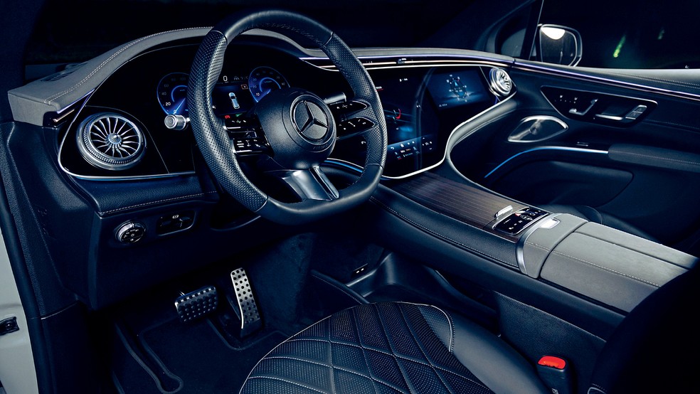 Teste: Mercedes-Benz EQS SUV tem interior que parece sala de cinema