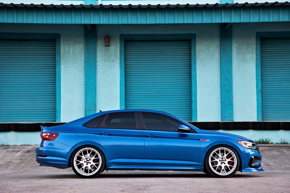 VW Jetta GLI 'Lagoa Azul' tem câmbio manual e rodão de 20'', mas não ...