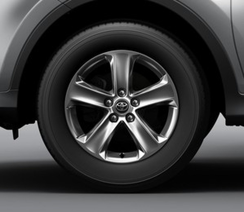 Nova versão do Toyota RAV4 chega por R$123.700