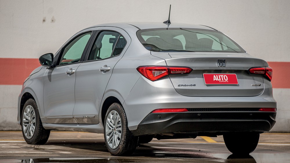 Novo Fiat Cronos chega em breve; versão atual é vendida com desconto