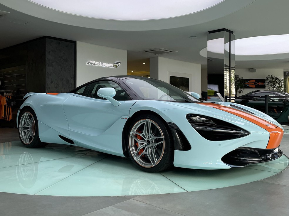 Vídeo: único McLaren 720S Gulf do Brasil custa R$ 4,3 milhões e demorou 20 dias para ser pintado