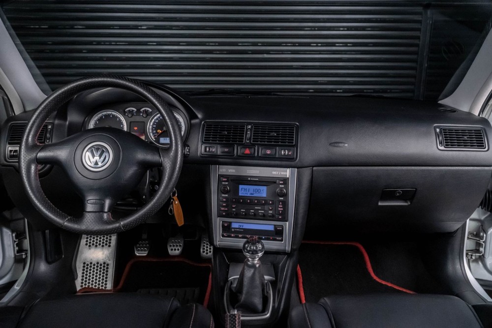 Achado usado: VW Golf GTI VR6 é versão esportiva rara a preço de Jetta GLI