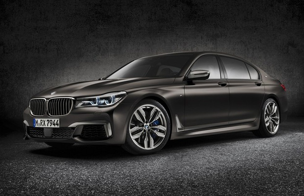 BMW M760i xDrive é revelado com 600 cv