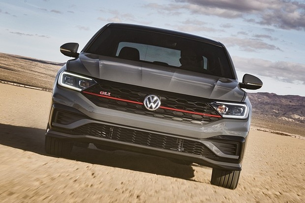 Volkswagen revela o Jetta GLI, versão esportiva com o motor do Golf GTI