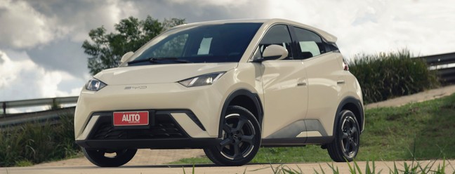 BYD Dolphin Mini de 5 lugares chega mais equipado e caro