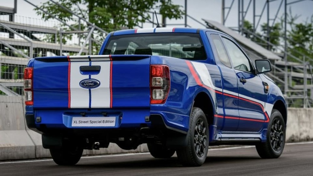 Ford Ranger recebe versão esportiva e rebaixada na Tailândia