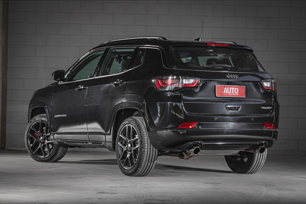 Jeep Compass Blackhawk é mais rápido que Volkswagen Jetta GLi? Testamos