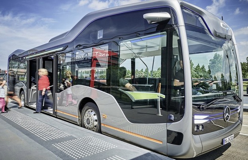 Mercedes revela seu ônibus autônomo para cidades
