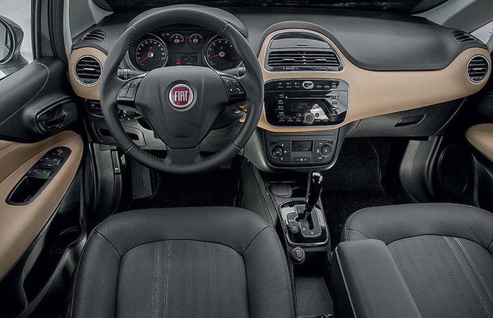 Aceleramos o novo Fiat Linea, que chega por R$ 55.850