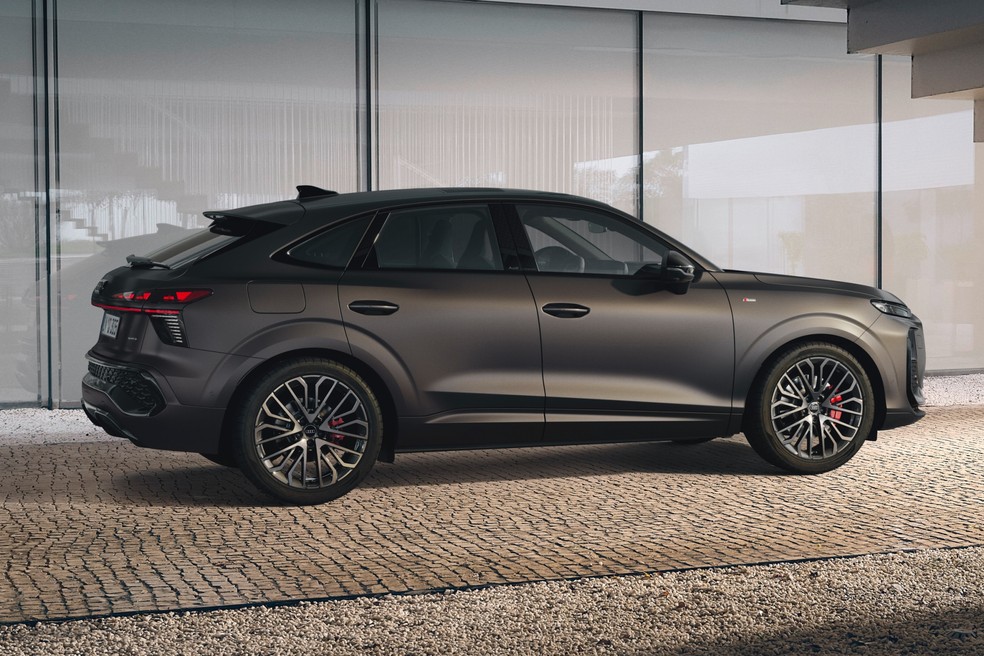 Novo Audi Q3 Sportback reforça pegada cupê e chega ao Brasil em 2026