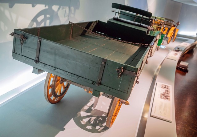 Primeira van do mundo faz 125 anos; com 5 cv, levava 300 kg, mas não ...