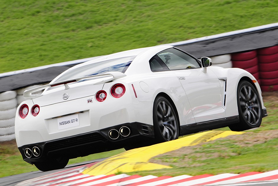 Nissan apresenta edição comemorativa do GT-R