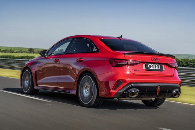 Audi RS3 Sedan retorna ao Brasil após superar BMW M2 em pista de F1