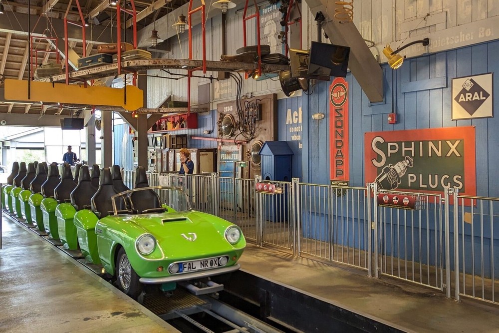 10 parques de diversões com atrações dedicadas a quem ama carros