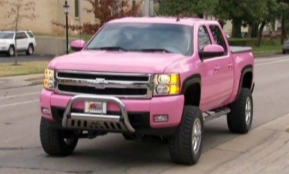 Taylor Swift tem coleção de carrões que vai de picape rosa a Ferrari de ...