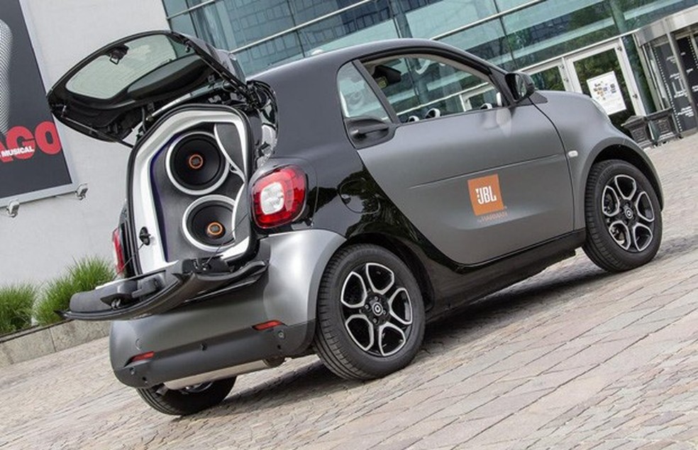 Smart é preparado com 16 autofalantes, 2 subwoofers e 5 amplificadores