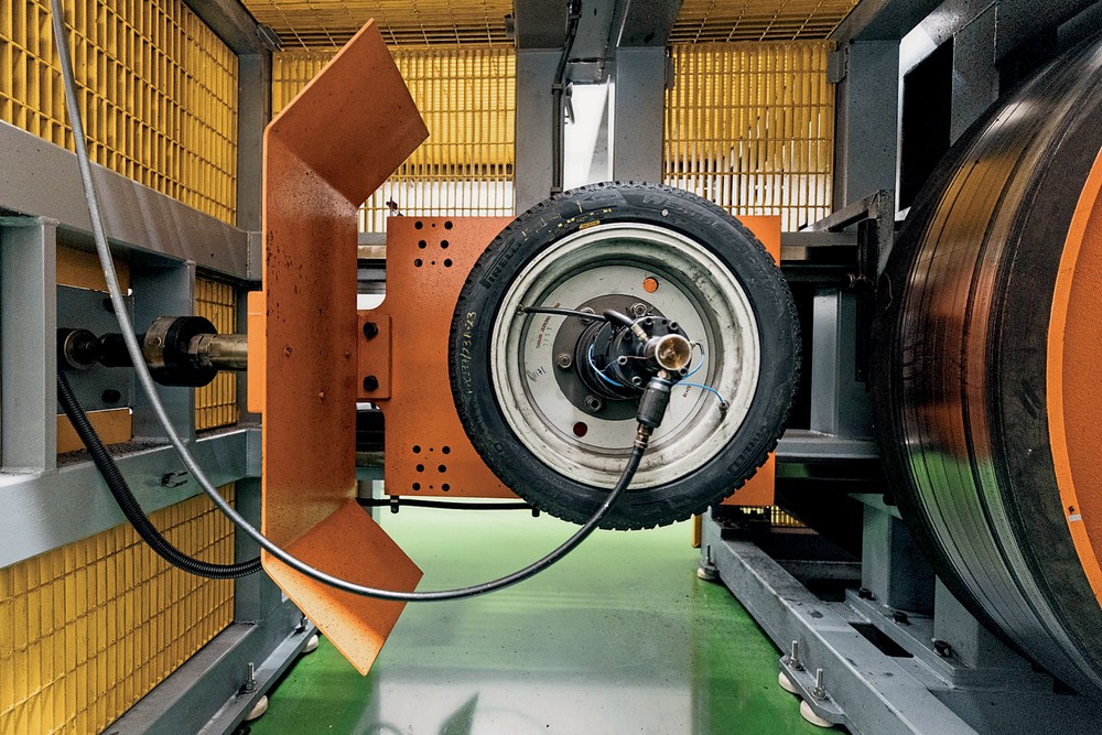 Da borracha ao carro: entenda as etapas da complexa fabricação de um pneu