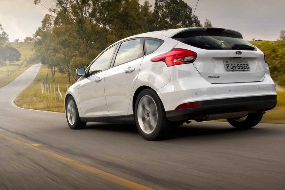 Comparativo: Volkswagen Golf 1.6 Comfortline X Ford Focus 1.6 SE Plus