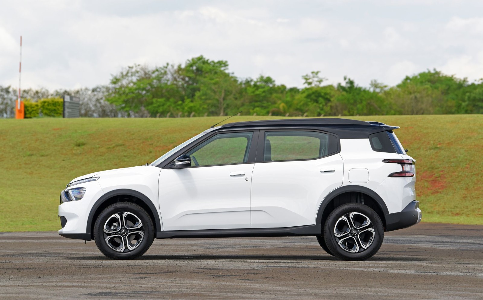 Teste: Citroën C3 Aircross é SUV sem luxos para famílias grandes