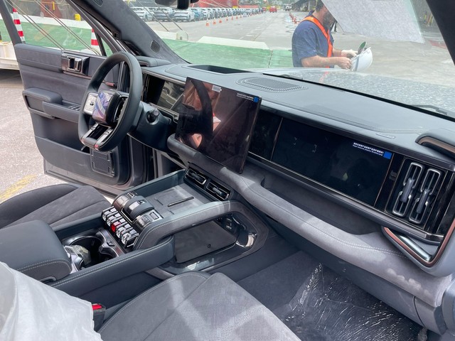 Denza B5 desembarca para estrear família de luxo da BYD no Brasil