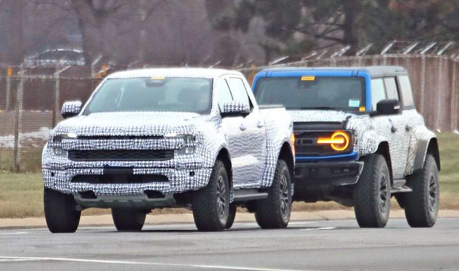 Nova Ford Ranger Raptor aparece em testes nos EUA ao lado do Bronco Raptor
