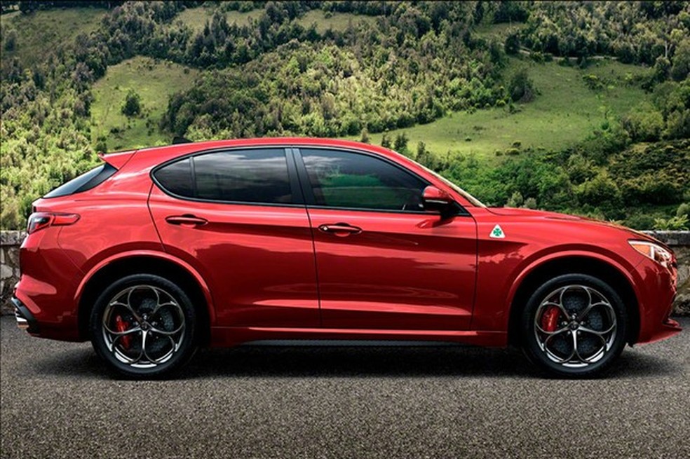 Alfa Romeo Stelvio é revelado no Salão de Los Angeles, nos EUA