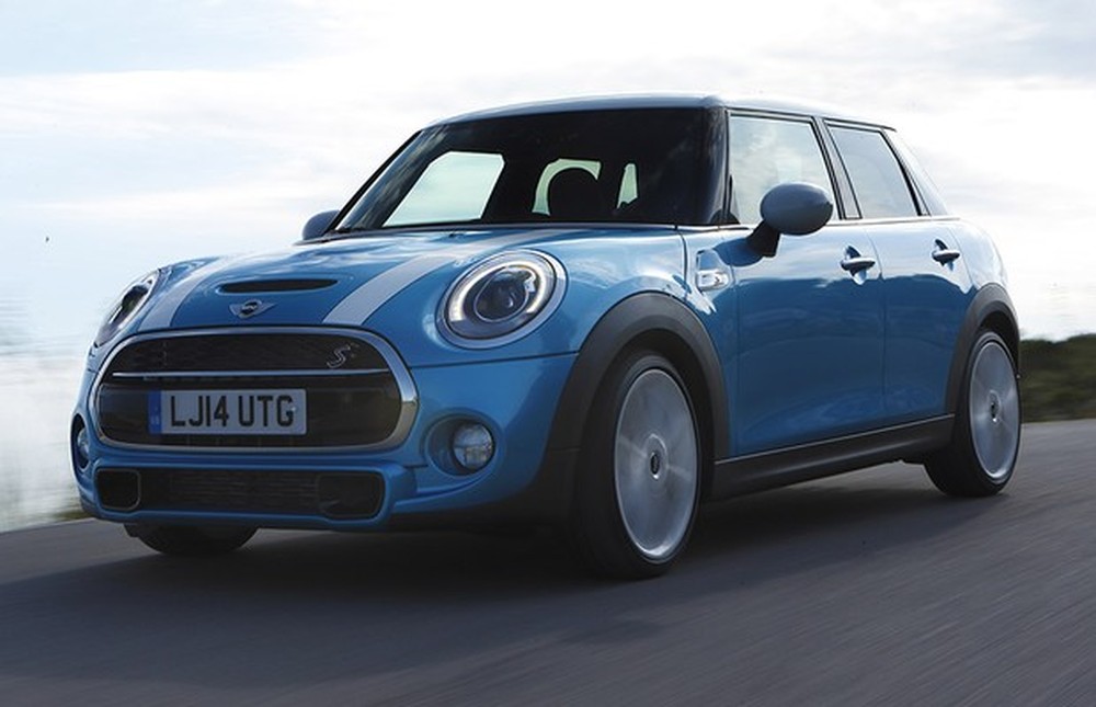 Mini Cooper 4 portas chega por R$ 105.950