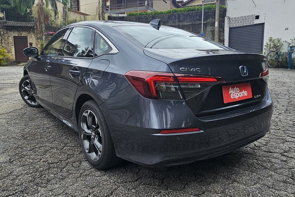 Vídeo: Honda Civic 2025 deveria vender mais? Veja tudo do sedã de R ...