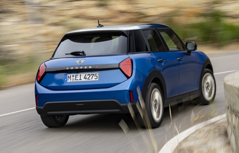 Teste: Mini Cooper evolui pouco e se torna refém do próprio visual