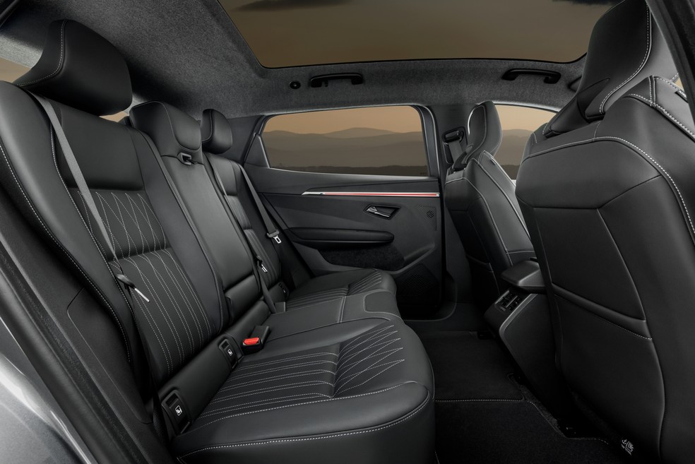 Mitsubishi Eclipse Cross muda tudo e vira elétrico clone do Renault Scénic
