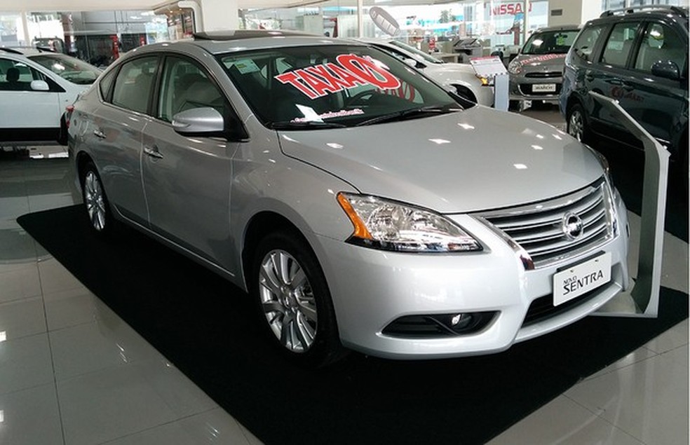 Nas lojas, Sentra tem preços iniciais maiores que os anunciados