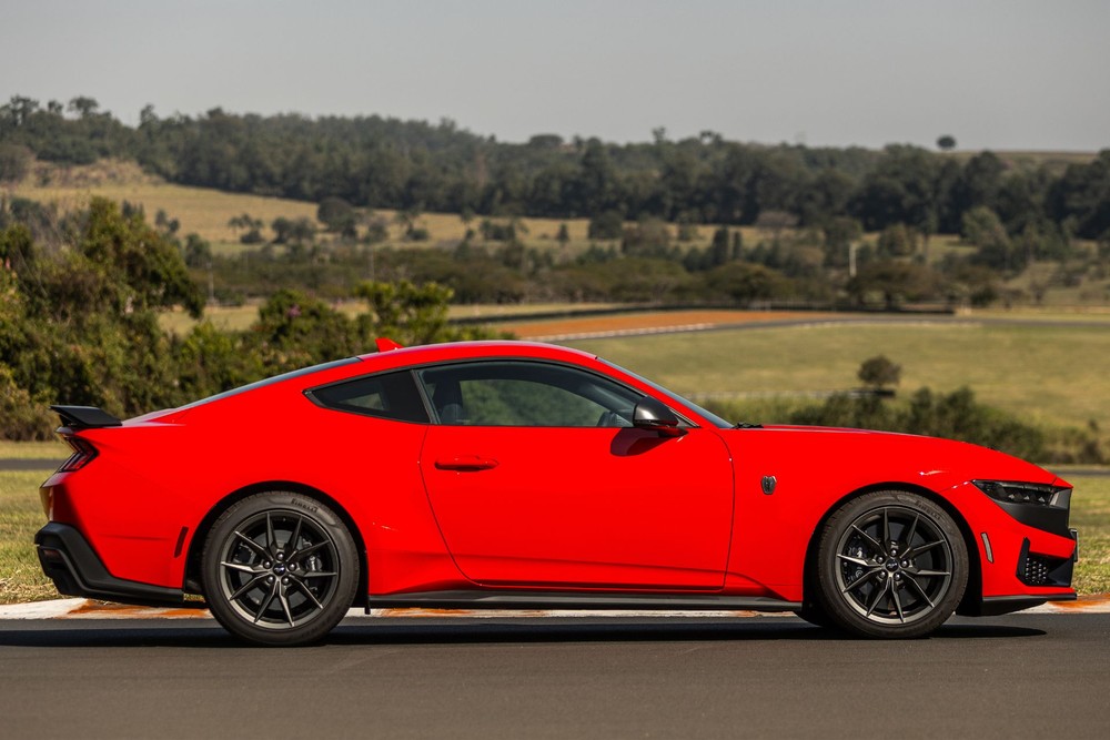 Teste: Ford Mustang Dark Horse é nova versão invocada de 507 cv do ícone